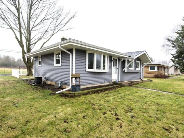 1707 Wind Dale Dr, Caledonia, WI 53402