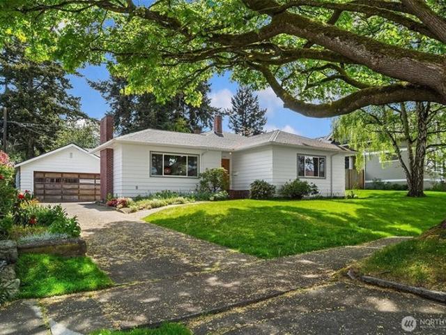 1707 8th St, Anacortes, WA 98221