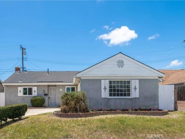 17081 Kampen Ln, Huntington Beach, CA 92647