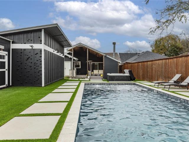 1708 NW 39th Street