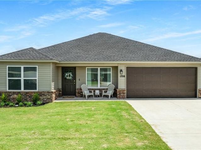 1708 Ace Ave, Gentry, AR 72734