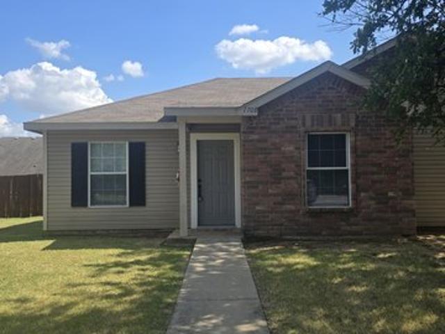 1708 Red Oak Ct, Denton, TX 76209