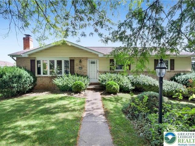 1708 Rosewood Ct, Upper Macungie Township, PA 18069