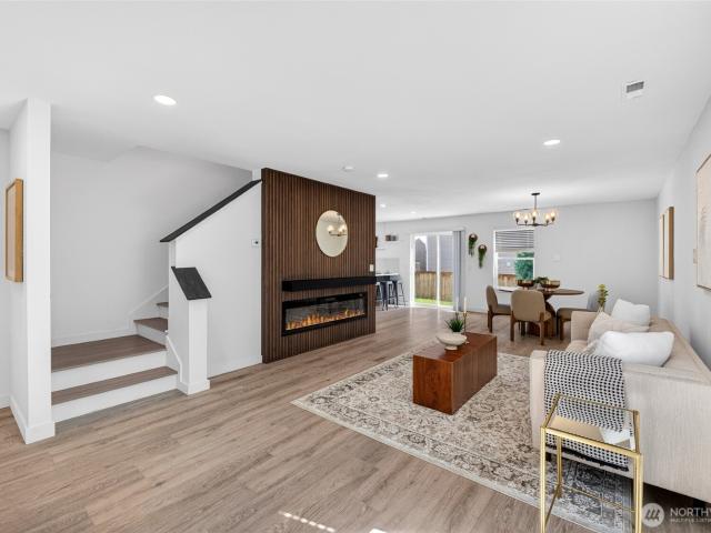 1708 st Street Ct E