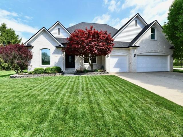 1708 Woodcroft Ct, Greenwood, IN 46143