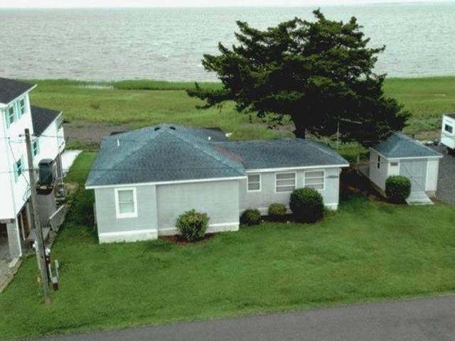 17090 Bayview Cir, Quinby, VA 23423