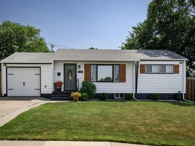 1709 N 5th St, Bismarck, ND 58501