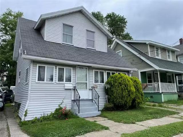 1709 CENTER ST, ERIE, PA 16510 Single Family Residence For Sal.