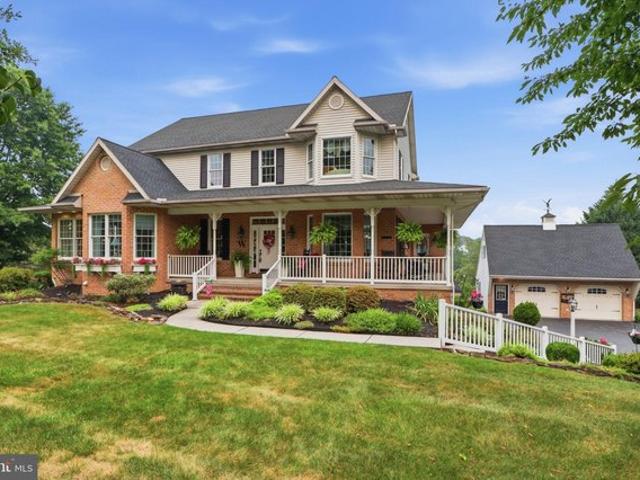 1709 Country Manor Dr, York, PA 17408