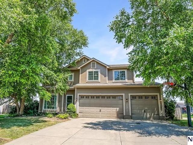 1709 Diane St, Papillion, NE 68046