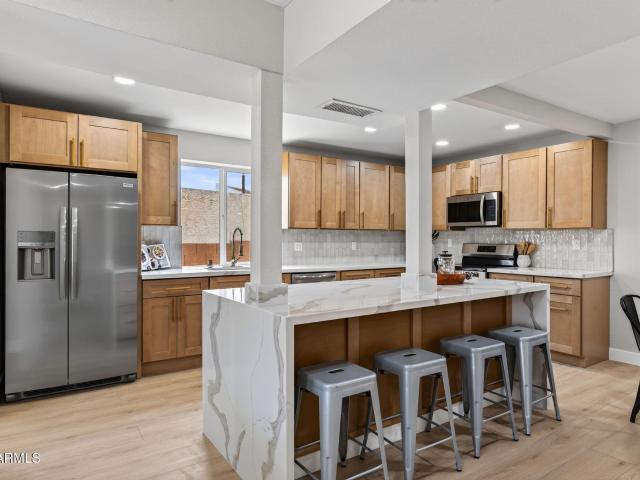 1709 E FRIER Drive