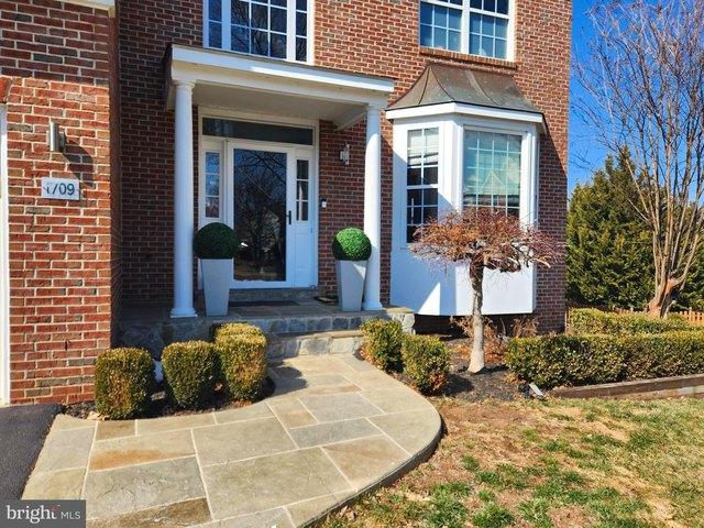 1709 Fairleigh Ct NE, Leesburg, VA 20176