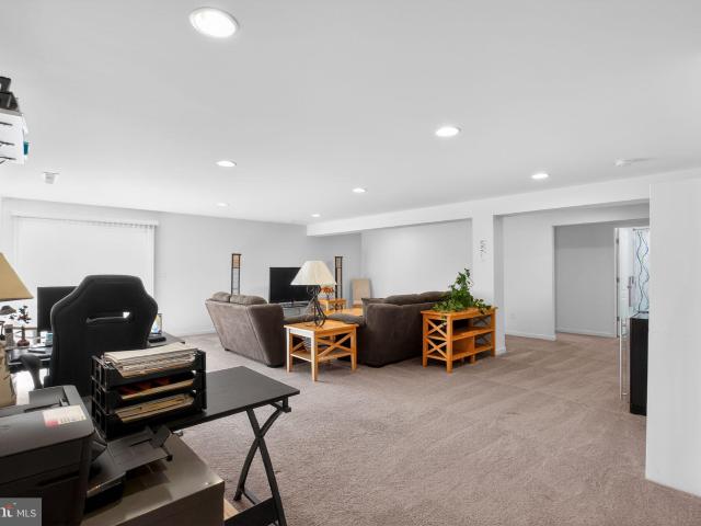 1709 Hudgins Farm Cir, Fredericksburg, VA 22408 | MLS #VASP2041