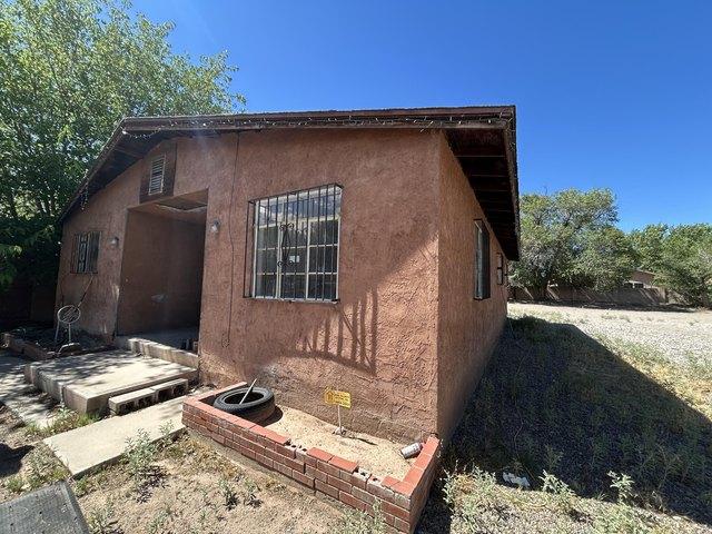 1709 Hooper Rd SW, Albuquerque, NM 87105