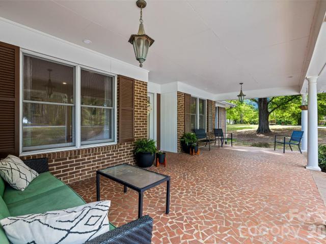 1709 Lakeview Drive