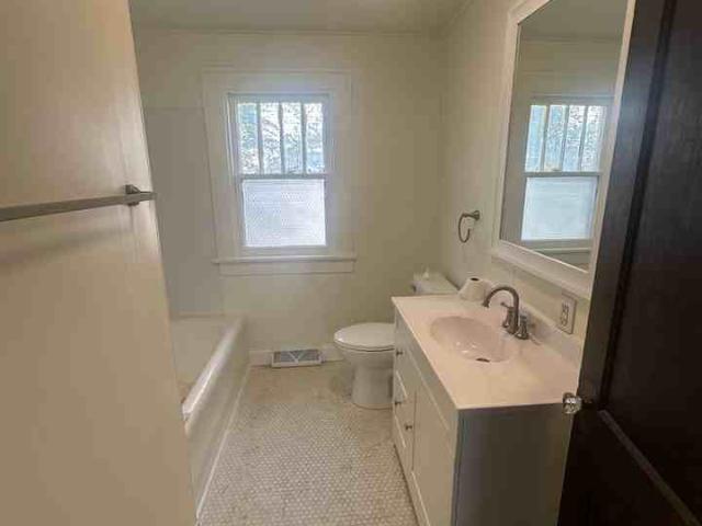 1709 S. 5th 3 Bedroom Apartment for Rent at 1709 S 5th St, Springfield, IL 62703 Near South