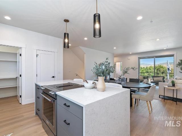 1709 S Federal Way