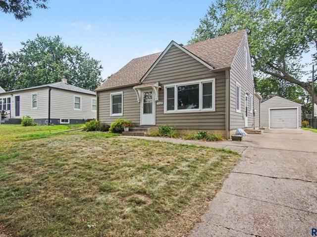 1709 S Wayland Ave, Sioux Falls, SD 57105