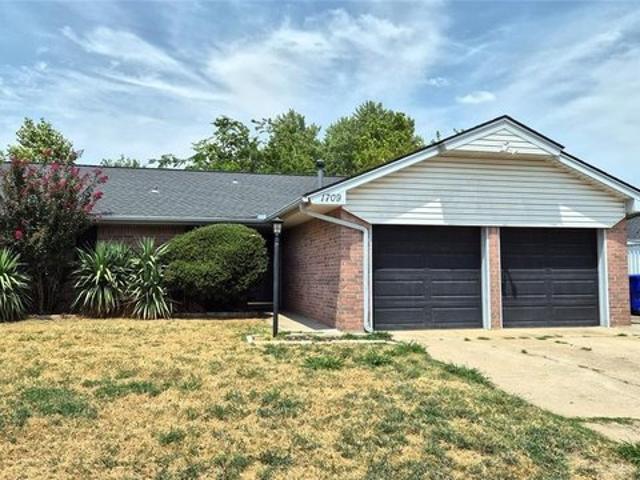 1709 Sandalwood Dr, Norman, OK 73071