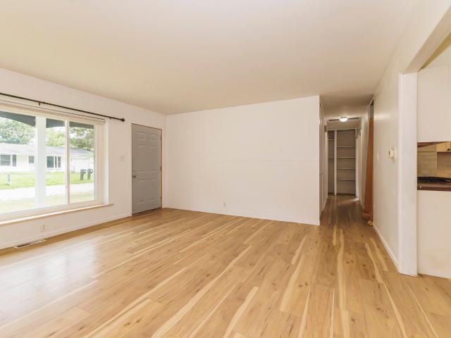 1709 W Glenn Ellyn Drive