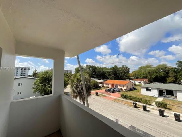 17001 9th Ave NE #11C, Miami, FL 33162