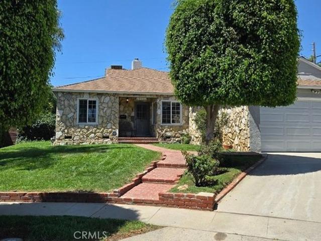 17001 Cantara St, Van Nuys, CA 91406