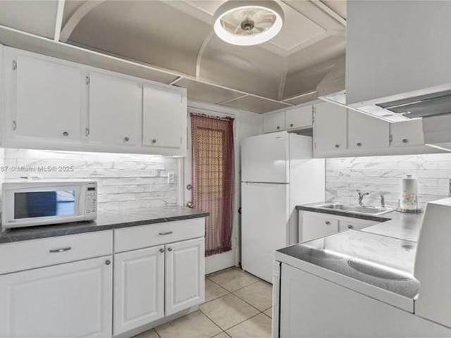 17001 NE 13th Ave Apt 214, Miami, FL 33162