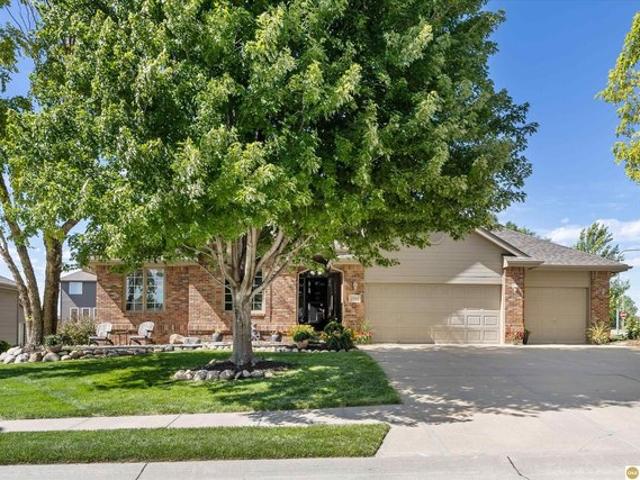 17002 Grant St, Elkhorn, NE 68116