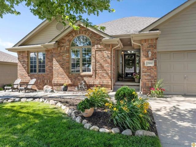 17002 Grant St, Elkhorn, NE 68116