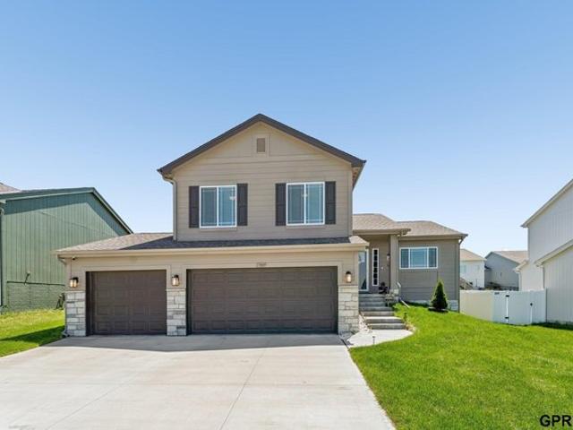 17009 Huntington Ave, Omaha, NE 68116