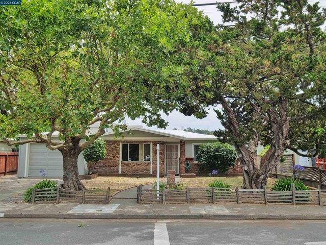 1700 Moraga Dr, Santa Rosa, CA 95404