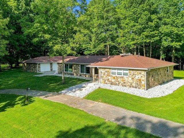 1700 N Allen Ct, Ellettsville, IN 47429