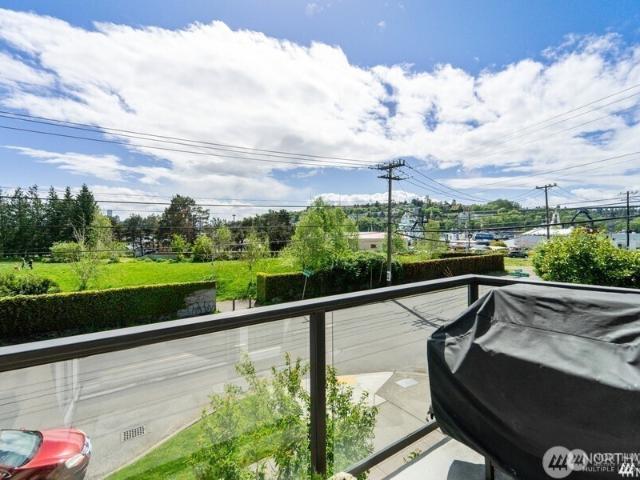 1700 N Northlake Way # 101
