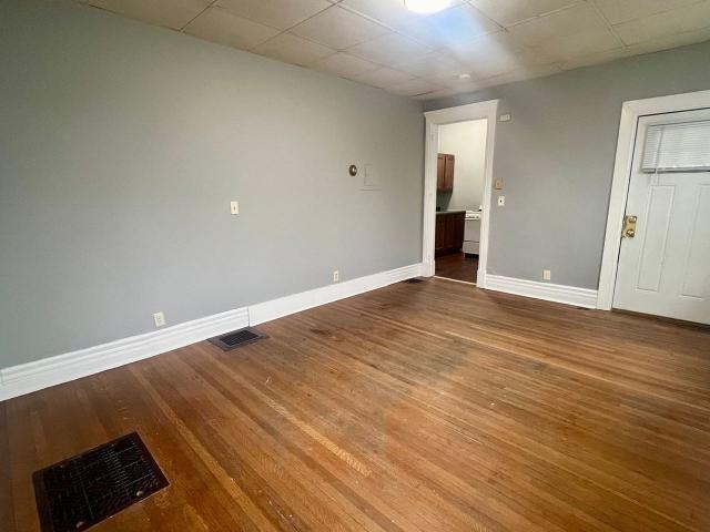 1700 B St Studio Apartment for Rent at 1700 B St, Lincoln, NE 68502 Near South