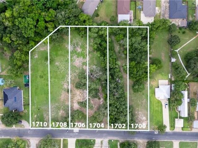 1700 Cottonwood St, Bryan, TX 77803
