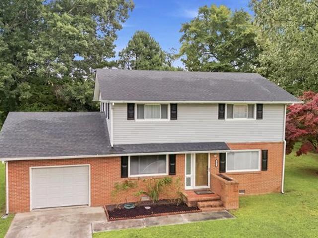 1700 Crescent Dr, Elizabeth City, NC 27909