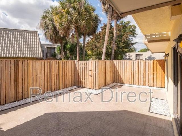 1700 Embassy Dr Apt 305, West Palm Beach, FL 33401
