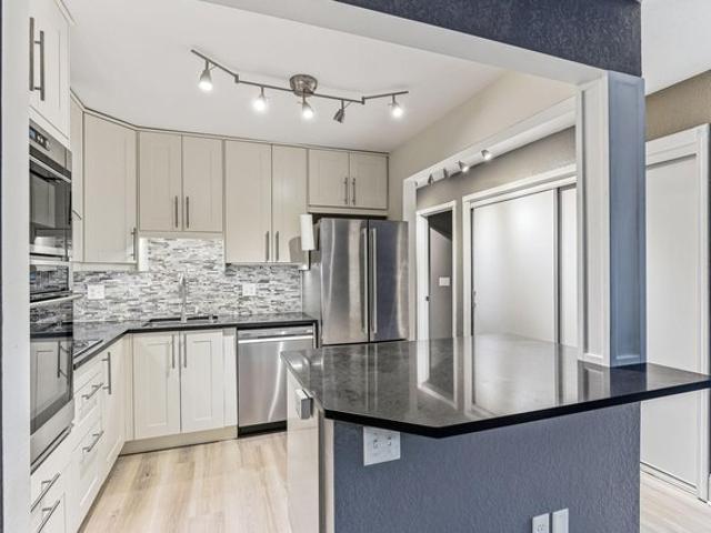 1700 Four Oaks Rd Apt 331, Eagan, MN 55121