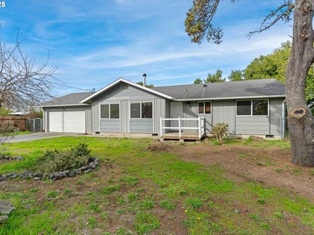 1700 Lakeshore Dr, Coos Bay, OR 97420