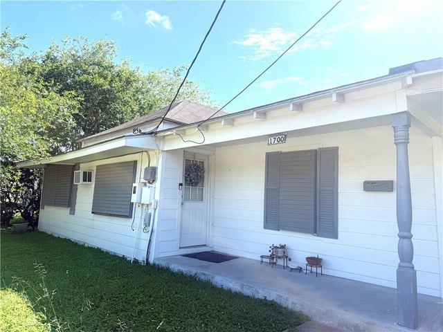 1700 S Cameron St, Alice, TX 78332