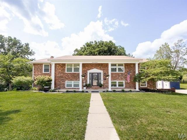 1700 Saint Andrews Dr, O'Fallon, IL 62269