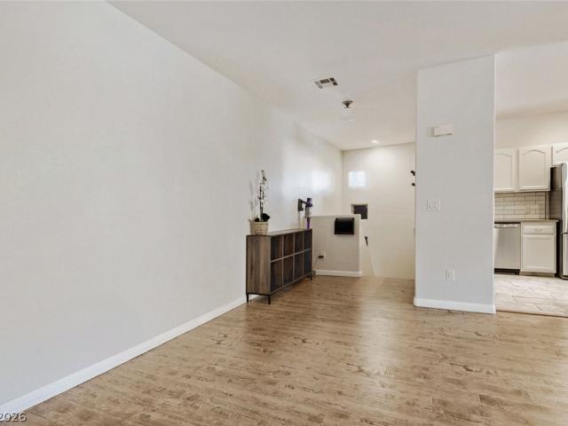 1700 Sky Of Red Drive 202