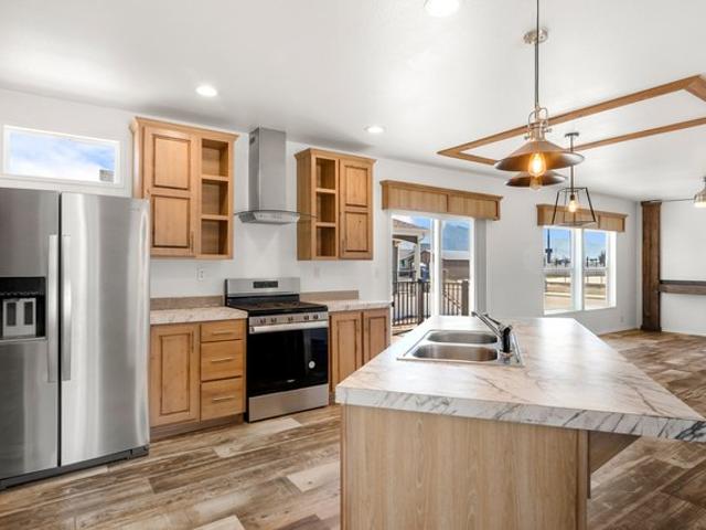 1700 W 2700 N Trlr 84, Pleasant View, UT 84404