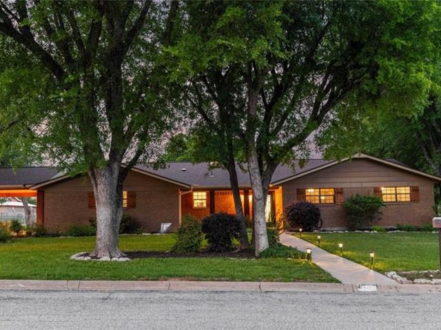 1700 16th St, Brownwood, TX 76801