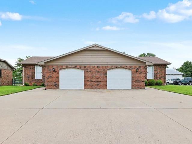 1700 1 N Fairway Dr, Augusta, KS 67010