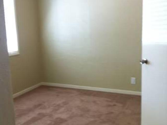 $1700 / 1br Sunlit unit walk to Broadway Burlingame