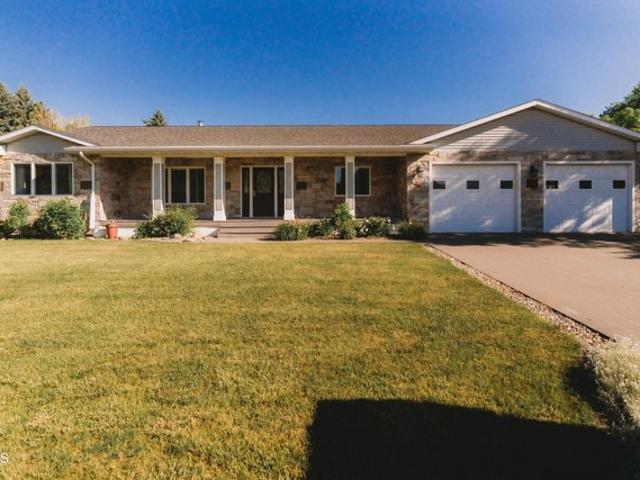 1700 9th Ave SE, Jamestown, ND 58401