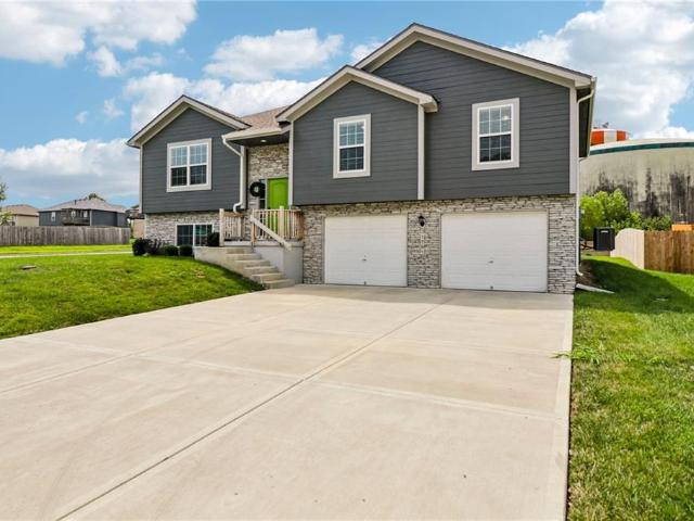 1701 NW Hilltop Court