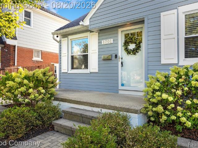 1701 N Altadena Avenue