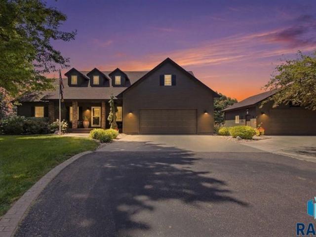 1701 N Deer Hollow Cir, Sioux Falls, SD 57110
